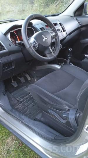 Dzeltens Mitsubishi Outlander 2008 Rēzekne, ar dzinēja tilpumu 2.00 L un nobraukumu 298 tūkst. km par 2200 €, foto 6 vietnē AUTOMOTO.COM.LV