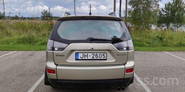 Dzeltens Mitsubishi Outlander 2008 Jēkabpils, ar dzinēja tilpumu 2.00 L un nobraukumu 339 tūkst. km par 1850 €, foto 3 vietnē AUTOMOTO.COM.LV