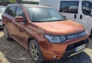 Yellow Mitsubishi Outlander 2012 in Siauliai, with an engine capacity of 2.27 L and mileage of 3 thousand km for 5250 €, photo 3 on AUTOMOTO.COM.LV