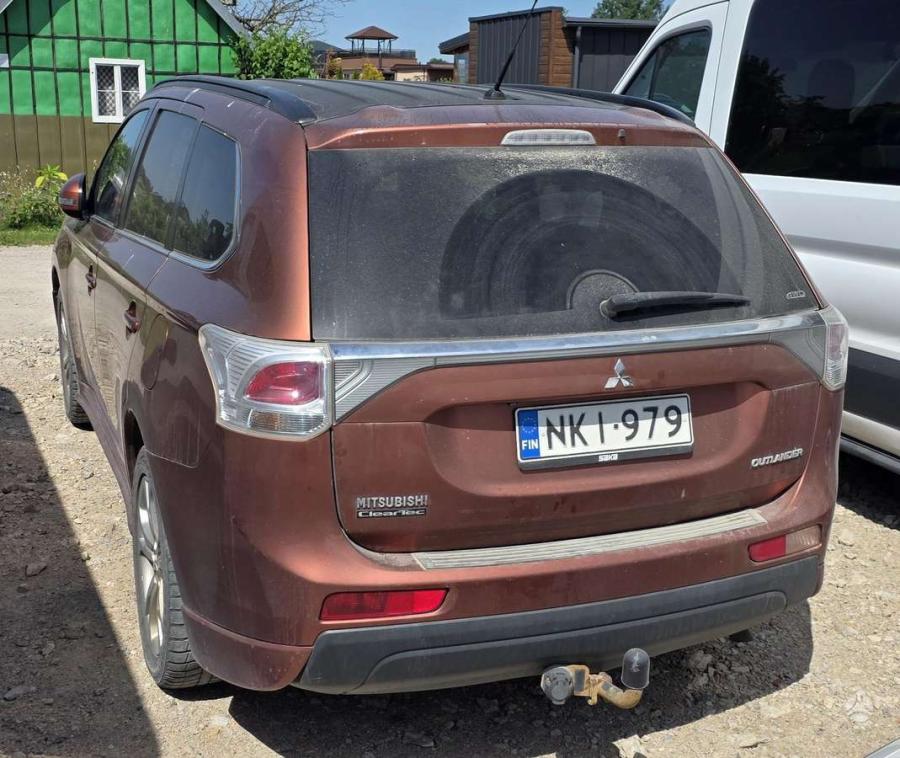 Yellow Mitsubishi Outlander 2012 in Siauliai, with an engine capacity of 2.27 L and mileage of 3 thousand km for 5250 €, photo 5 on AUTOMOTO.COM.LV