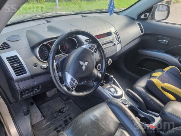 Dzeltens Mitsubishi Outlander 2008 Jelgava, ar dzinēja tilpumu 2.40 L un nobraukumu 296 tūkst. km par 2700 €, foto 6 vietnē AUTOMOTO.COM.LV