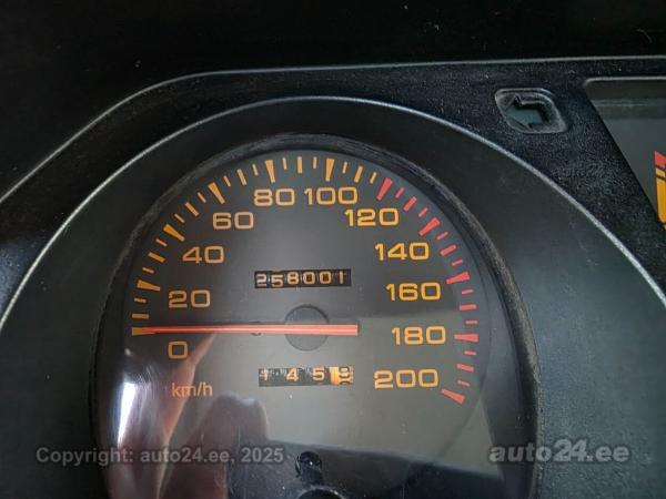 Smilšu krāsa Mitsubishi Pajero 1993 Veru, ar dzinēja tilpumu 3.00 L un nobraukumu 285 tūkst. km par 4500 €, foto 11 vietnē AUTOMOTO.COM.LV