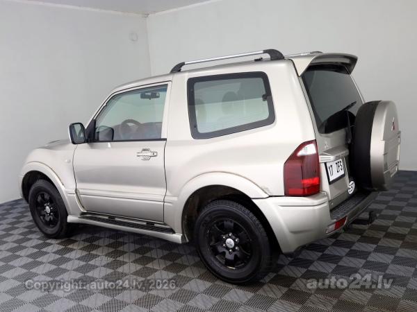 Beige Mitsubishi Pajero 2004 in Tallinn, with an engine capacity of 3.20 L and mileage of 343 thousand km for 2699 €, photo 4 on AUTOMOTO.COM.LV