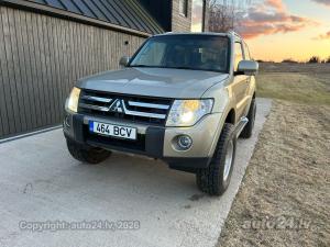 Beige Mitsubishi Pajero 2010 in Tallinn, with an engine capacity of 3.80 L and mileage of 76 thousand km for 11700 €, photo 3 on AUTOMOTO.COM.LV