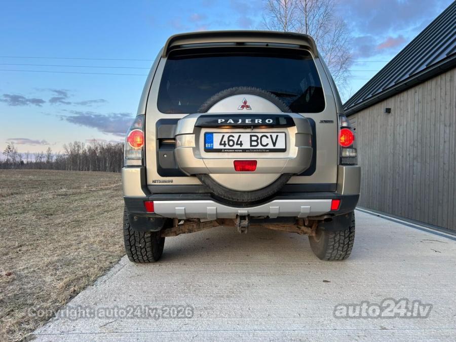 Beige Mitsubishi Pajero 2010 in Tallinn, with an engine capacity of 3.80 L and mileage of 76 thousand km for 11700 €, photo 6 on AUTOMOTO.COM.LV