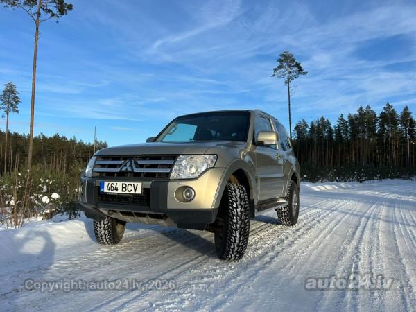 Smilšu krāsa Mitsubishi Pajero 2010 Tallina, ar dzinēja tilpumu 3.80 L un nobraukumu 76 tūkst. km par 11700 €, foto 9 vietnē AUTOMOTO.COM.LV