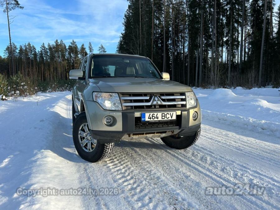 Beige Mitsubishi Pajero 2010 in Tallinn, with an engine capacity of 3.80 L and mileage of 76 thousand km for 11700 €, photo 11 on AUTOMOTO.COM.LV
