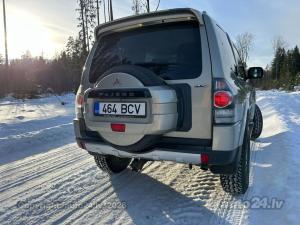 Beige Mitsubishi Pajero 2010 in Tallinn, with an engine capacity of 3.80 L and mileage of 76 thousand km for 11700 €, photo 14 on AUTOMOTO.COM.LV