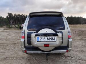 Smilšu krāsa Mitsubishi Pajero 2011 Hāpsalu, ar dzinēja tilpumu 3.20 L un nobraukumu 243 tūkst. km par 10500 €, foto 3 vietnē AUTOMOTO.COM.LV