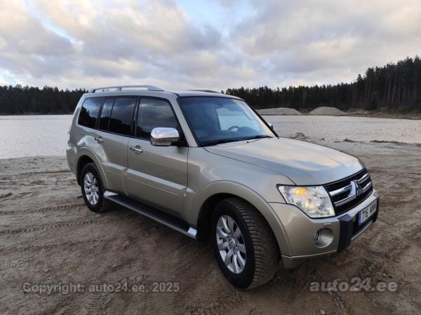 Beige Mitsubishi Pajero 2011 in Haapsalu, with an engine capacity of 3.20 L and mileage of 243 thousand km for 10500 €, photo 4 on AUTOMOTO.COM.LV