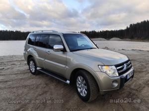 Smilšu krāsa Mitsubishi Pajero 2011 Hāpsalu, ar dzinēja tilpumu 3.20 L un nobraukumu 243 tūkst. km par 10500 €, foto 4 vietnē AUTOMOTO.COM.LV