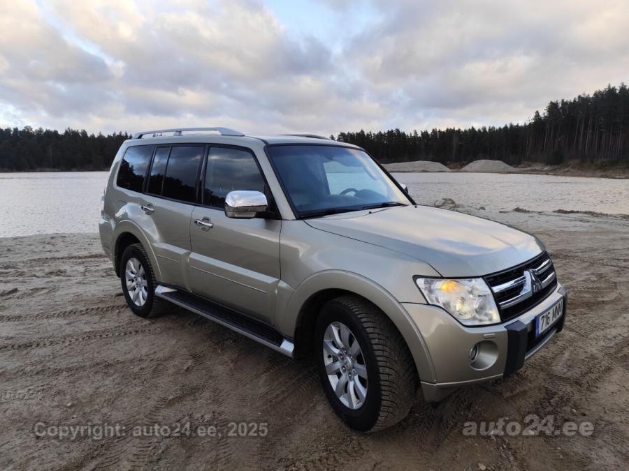 Smilšu krāsa Mitsubishi Pajero 2011 Hāpsalu, ar dzinēja tilpumu 3.20 L un nobraukumu 243 tūkst. km par 10500 €, foto 4 vietnē AUTOMOTO.COM.LV