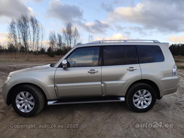 Beige Mitsubishi Pajero 2011 in Haapsalu, with an engine capacity of 3.20 L and mileage of 243 thousand km for 10500 €, photo 5 on AUTOMOTO.COM.LV