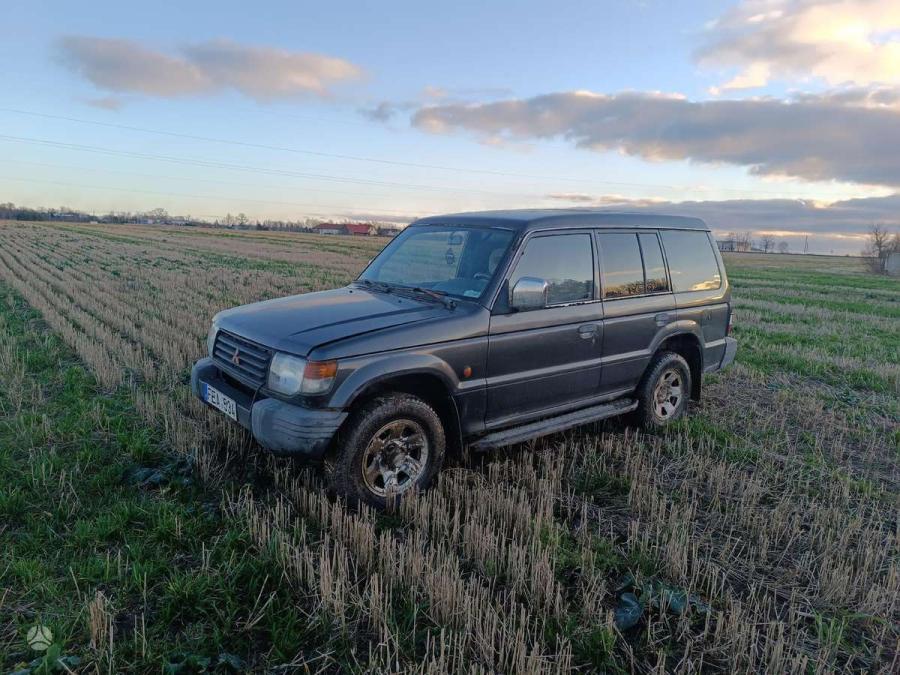Melns Mitsubishi Pajero 1994 Marijampole, ar dzinēja tilpumu 2.48 L un nobraukumu 280 tūkst. km par 1850 €, foto 1 vietnē AUTOMOTO.COM.LV