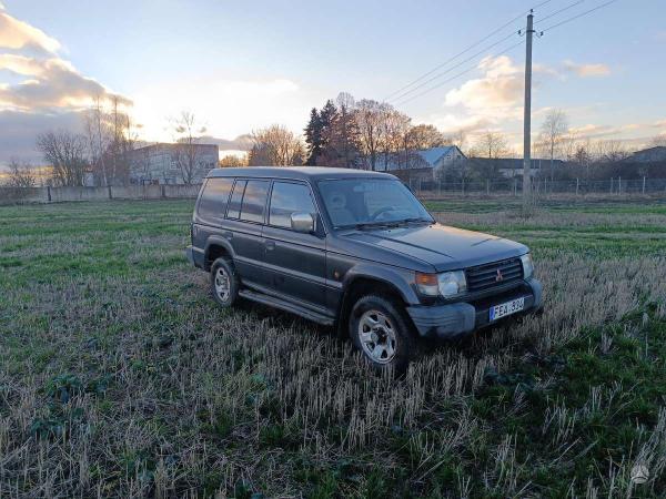 Black Mitsubishi Pajero 1994 in Marijampole, with an engine capacity of 2.48 L and mileage of 280 thousand km for 1850 €, photo 2 on AUTOMOTO.COM.LV
