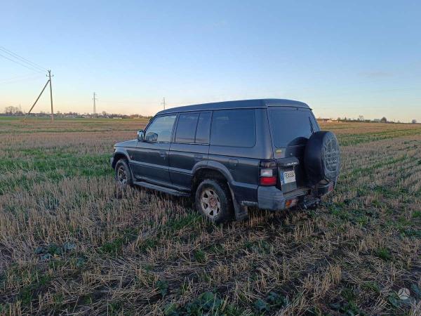Black Mitsubishi Pajero 1994 in Marijampole, with an engine capacity of 2.48 L and mileage of 280 thousand km for 1850 €, photo 3 on AUTOMOTO.COM.LV