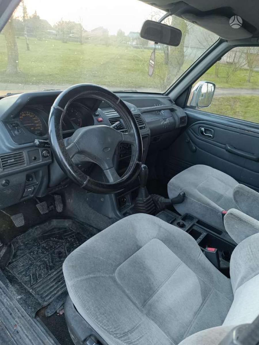 Melns Mitsubishi Pajero 1994 Marijampole, ar dzinēja tilpumu 2.48 L un nobraukumu 280 tūkst. km par 1850 €, foto 6 vietnē AUTOMOTO.COM.LV