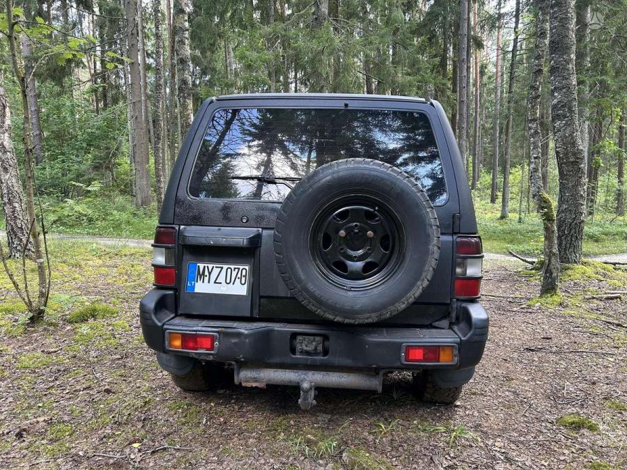 Melns Mitsubishi Pajero 1995 Viļņa, ar dzinēja tilpumu 2.48 L un nobraukumu 222 tūkst. km par 2600 €, foto 4 vietnē AUTOMOTO.COM.LV