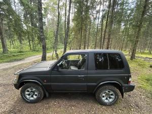 Melns Mitsubishi Pajero 1995 Viļņa, ar dzinēja tilpumu 2.48 L un nobraukumu 222 tūkst. km par 2600 €, foto 5 vietnē AUTOMOTO.COM.LV
