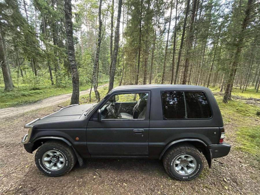 Melns Mitsubishi Pajero 1995 Viļņa, ar dzinēja tilpumu 2.48 L un nobraukumu 222 tūkst. km par 2600 €, foto 5 vietnē AUTOMOTO.COM.LV