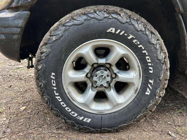 Melns Mitsubishi Pajero 1995 Viļņa, ar dzinēja tilpumu 2.48 L un nobraukumu 222 tūkst. km par 2600 €, foto 6 vietnē AUTOMOTO.COM.LV
