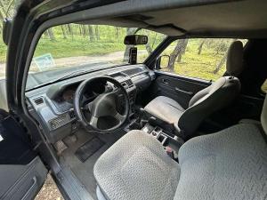 Melns Mitsubishi Pajero 1995 Viļņa, ar dzinēja tilpumu 2.48 L un nobraukumu 222 tūkst. km par 2600 €, foto 8 vietnē AUTOMOTO.COM.LV