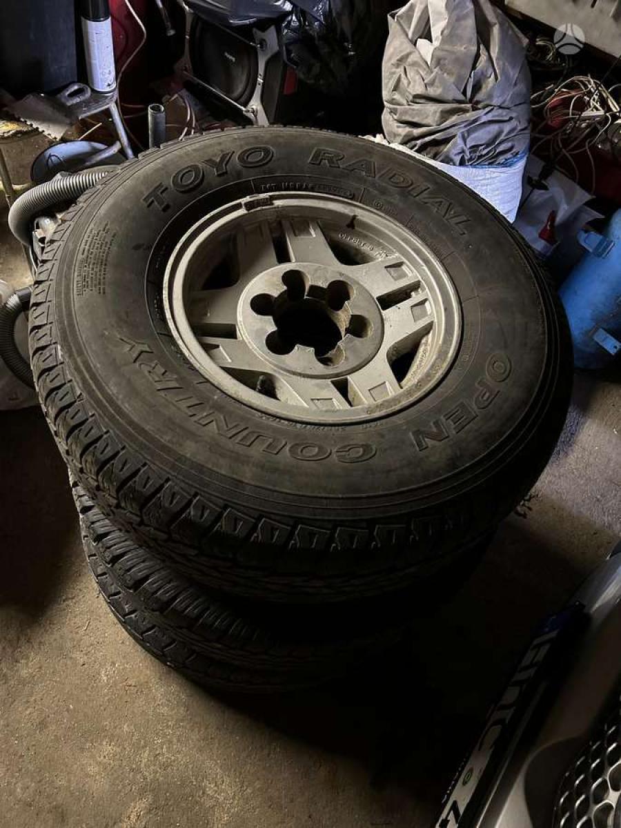 Melns Mitsubishi Pajero 1995 Viļņa, ar dzinēja tilpumu 2.48 L un nobraukumu 222 tūkst. km par 2600 €, foto 10 vietnē AUTOMOTO.COM.LV