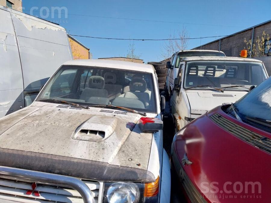 Melns Mitsubishi Pajero 1998 Ludza, ar dzinēja tilpumu 2.80 L un nobraukumu 250 tūkst. km par 1800 €, foto 5 vietnē AUTOMOTO.COM.LV