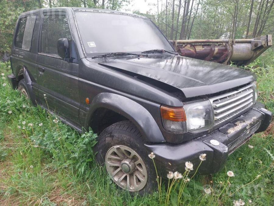 Черный Мицубиси Паджеро 1998 в Лудза, объемом двигателя 2.80 л и пробегом 250 тыс. км за 1800 €, фото 4 на AUTOMOTO.COM.LV