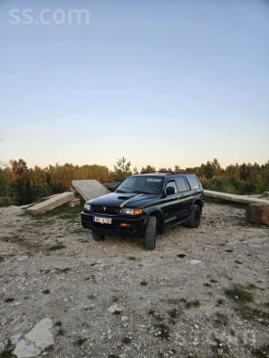 Melns Mitsubishi Pajero 1999 Rīga, ar dzinēja tilpumu 3.00 L un nobraukumu 163 tūkst. km par 2950 €, foto  vietnē AUTOMOTO.COM.LV