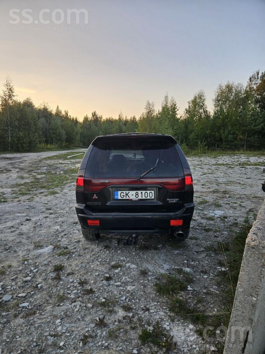 Black Mitsubishi Pajero 1999 in Riga, with an engine capacity of 3.00 L and mileage of 163 thousand km for 2950 €, photo 4 on AUTOMOTO.COM.LV