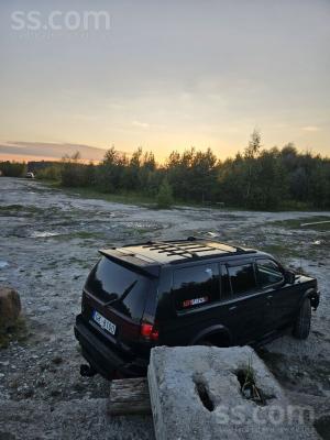 Black Mitsubishi Pajero 1999 in Riga, with an engine capacity of 3.00 L and mileage of 163 thousand km for 2950 €, photo 6 on AUTOMOTO.COM.LV
