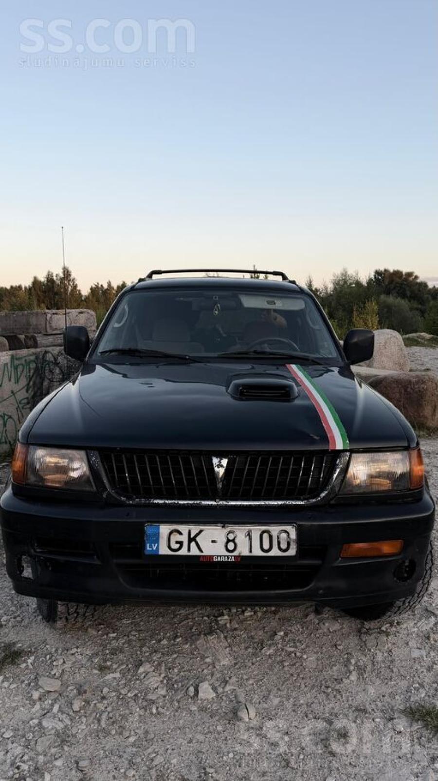 Black Mitsubishi Pajero 1999 in Riga, with an engine capacity of 3.00 L and mileage of 163 thousand km for 2950 €, photo 11 on AUTOMOTO.COM.LV