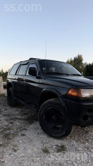 Black Mitsubishi Pajero 1999 in Riga, with an engine capacity of 3.00 L and mileage of 163 thousand km for 2950 €, photo 12 on AUTOMOTO.COM.LV