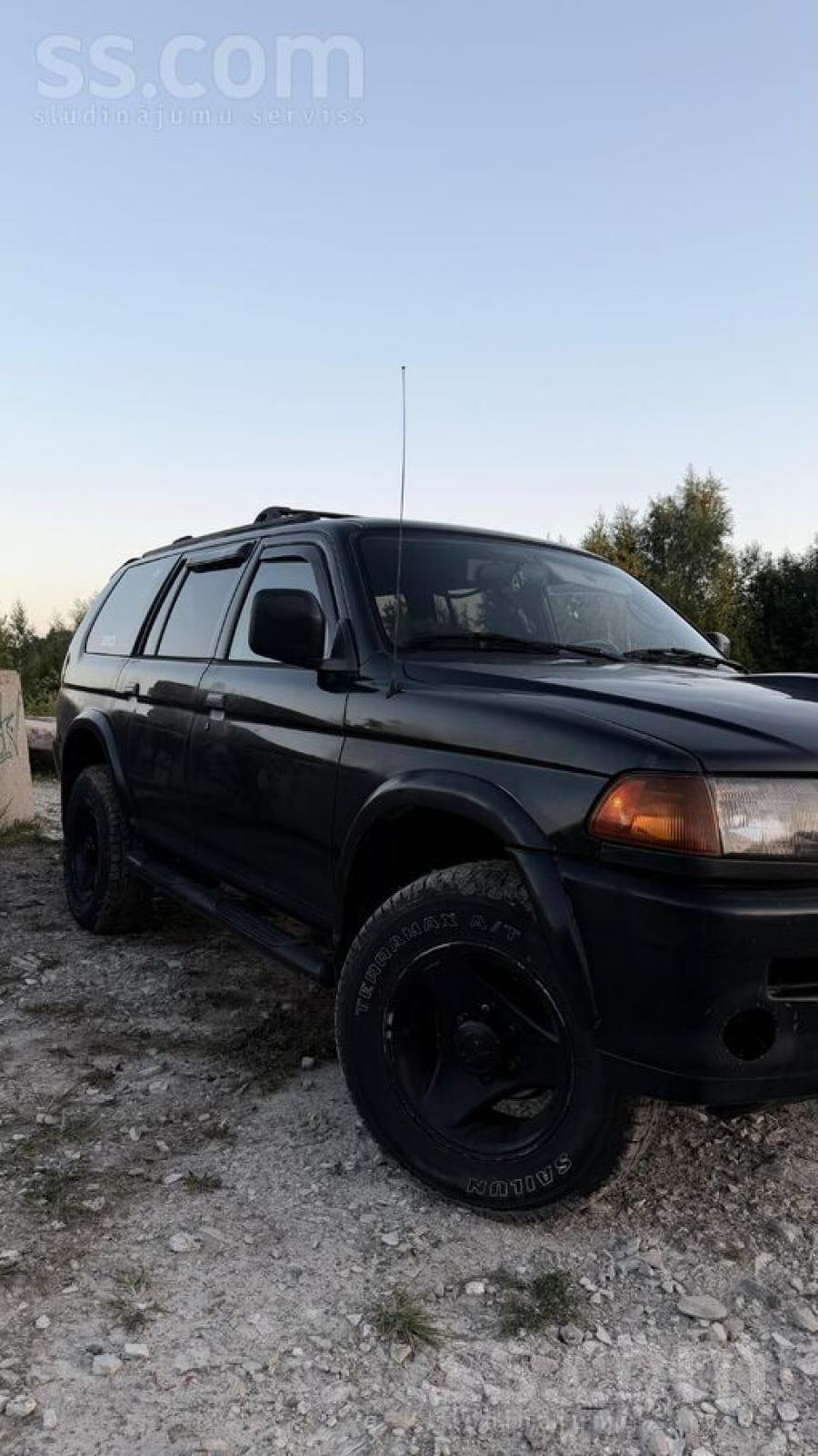 Black Mitsubishi Pajero 1999 in Riga, with an engine capacity of 3.00 L and mileage of 163 thousand km for 2950 €, photo 12 on AUTOMOTO.COM.LV