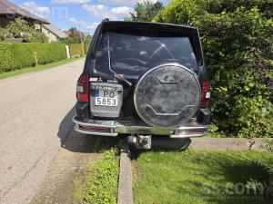 Black Mitsubishi Pajero 2000 in Riga, with an engine capacity of 2.50 L and mileage of 360 thousand km for 2400 €, photo 6 on AUTOMOTO.COM.LV