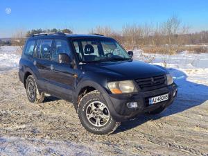 Melns Mitsubishi Pajero 2001 Viļņa, ar dzinēja tilpumu 3.20 L un nobraukumu 260 tūkst. km par 3250 €, foto  vietnē AUTOMOTO.COM.LV