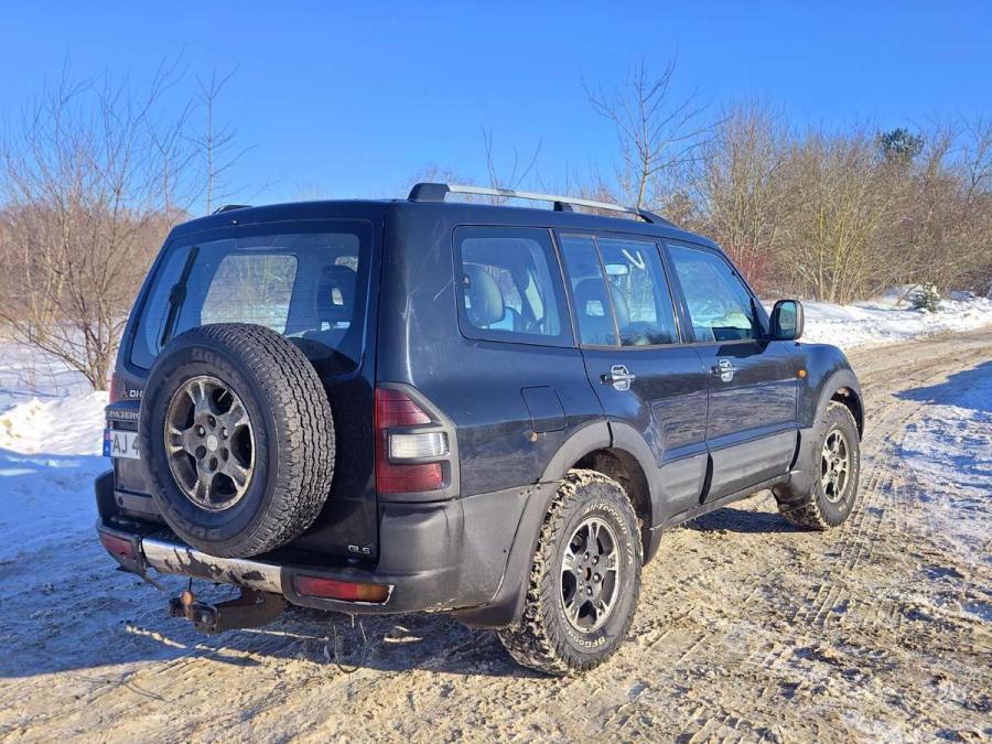Melns Mitsubishi Pajero 2001 Viļņa, ar dzinēja tilpumu 3.20 L un nobraukumu 260 tūkst. km par 3250 €, foto 3 vietnē AUTOMOTO.COM.LV