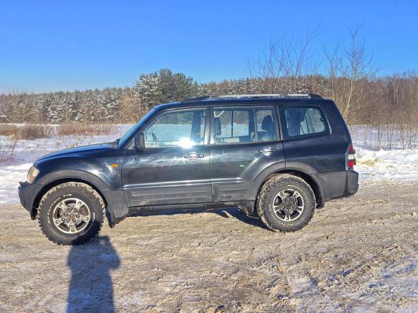 Melns Mitsubishi Pajero 2001 Viļņa, ar dzinēja tilpumu 3.20 L un nobraukumu 260 tūkst. km par 3250 €, foto 6 vietnē AUTOMOTO.COM.LV