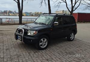 Melns Mitsubishi Pajero 2001 Sindi, ar dzinēja tilpumu 2.00 L un nobraukumu 147 tūkst. km par 3800 €, foto  vietnē AUTOMOTO.COM.LV