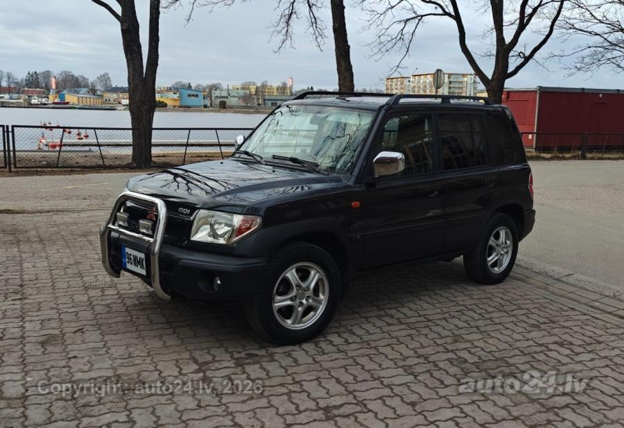 Melns Mitsubishi Pajero 2001 Sindi, ar dzinēja tilpumu 2.00 L un nobraukumu 147 tūkst. km par 3800 €, foto 1 vietnē AUTOMOTO.COM.LV
