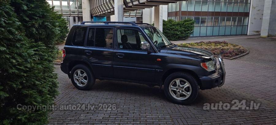 Melns Mitsubishi Pajero 2001 Sindi, ar dzinēja tilpumu 2.00 L un nobraukumu 147 tūkst. km par 3800 €, foto 8 vietnē AUTOMOTO.COM.LV