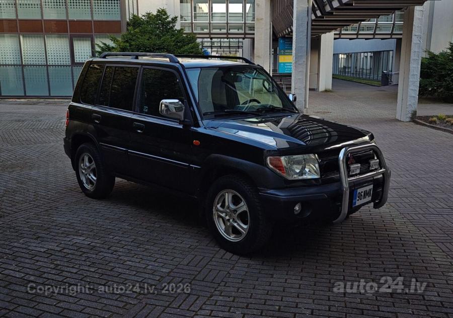 Melns Mitsubishi Pajero 2001 Sindi, ar dzinēja tilpumu 2.00 L un nobraukumu 147 tūkst. km par 3800 €, foto 9 vietnē AUTOMOTO.COM.LV