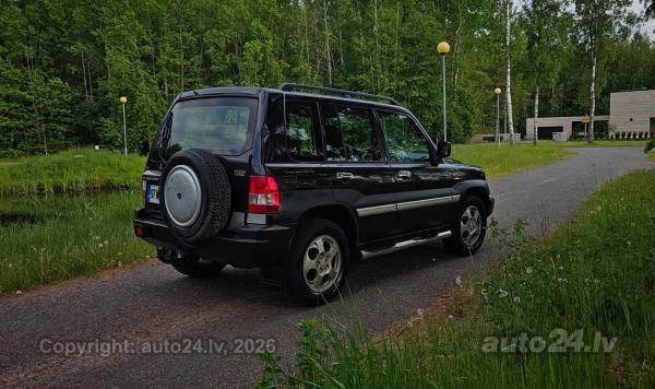 Black Mitsubishi Pajero 2001 in Parnu, with an engine capacity of 2.00 L and mileage of 200 thousand km for 3500 €, photo 7 on AUTOMOTO.COM.LV