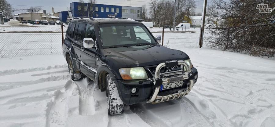 Black Mitsubishi Pajero 2003 in Vilnius, with an engine capacity of 3.50 L and mileage of 247 thousand km for 2700 €, photo 2 on AUTOMOTO.COM.LV