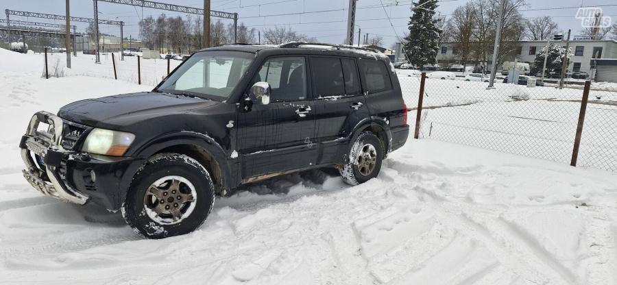 Black Mitsubishi Pajero 2003 in Vilnius, with an engine capacity of 3.50 L and mileage of 247 thousand km for 2700 €, photo 3 on AUTOMOTO.COM.LV