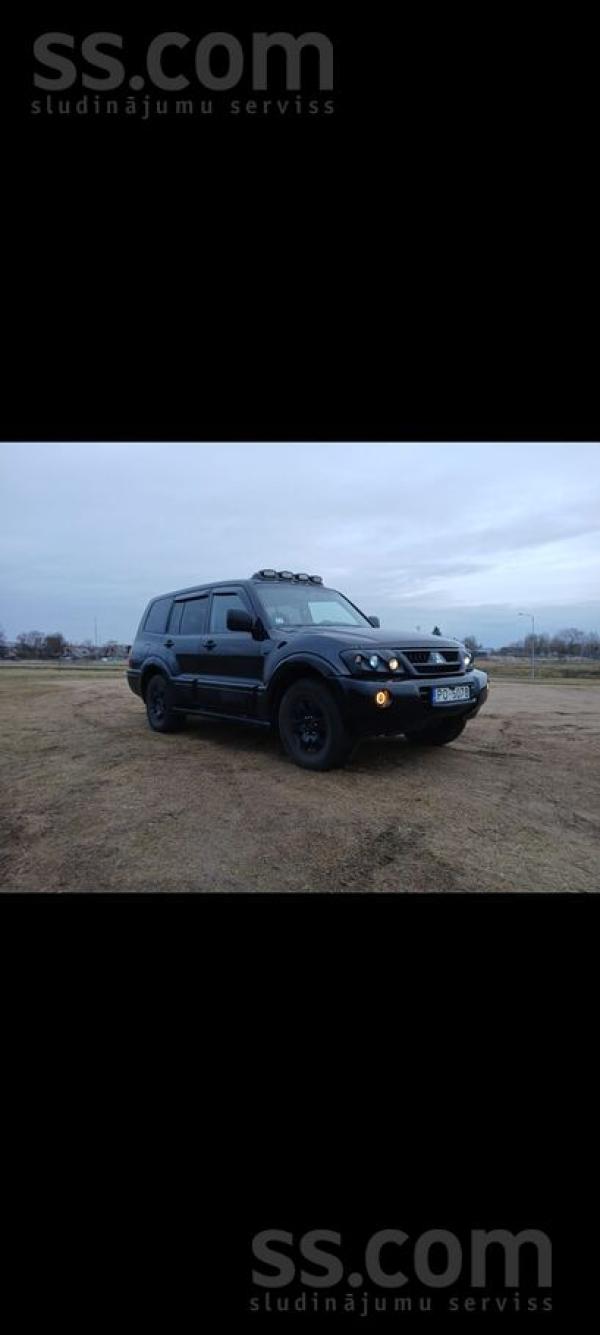 Black Mitsubishi Pajero 2004 in Daugavpils, with an engine capacity of 3.20 L and mileage of 303 thousand km for 4600 €, photo 4 on AUTOMOTO.COM.LV