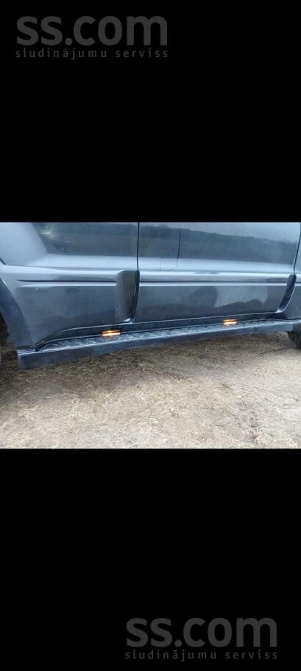 Black Mitsubishi Pajero 2004 in Daugavpils, with an engine capacity of 3.20 L and mileage of 303 thousand km for 4600 €, photo 8 on AUTOMOTO.COM.LV