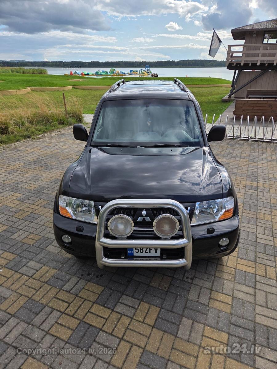Melns Mitsubishi Pajero 2004 Tallina, ar dzinēja tilpumu 3.20 L un nobraukumu 494 tūkst. km par 2700 €, foto 4 vietnē AUTOMOTO.COM.LV