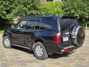 Melns Mitsubishi Pajero 2004 Tallina, ar dzinēja tilpumu 3.20 L un nobraukumu 494 tūkst. km par 2700 €, foto 6 vietnē AUTOMOTO.COM.LV